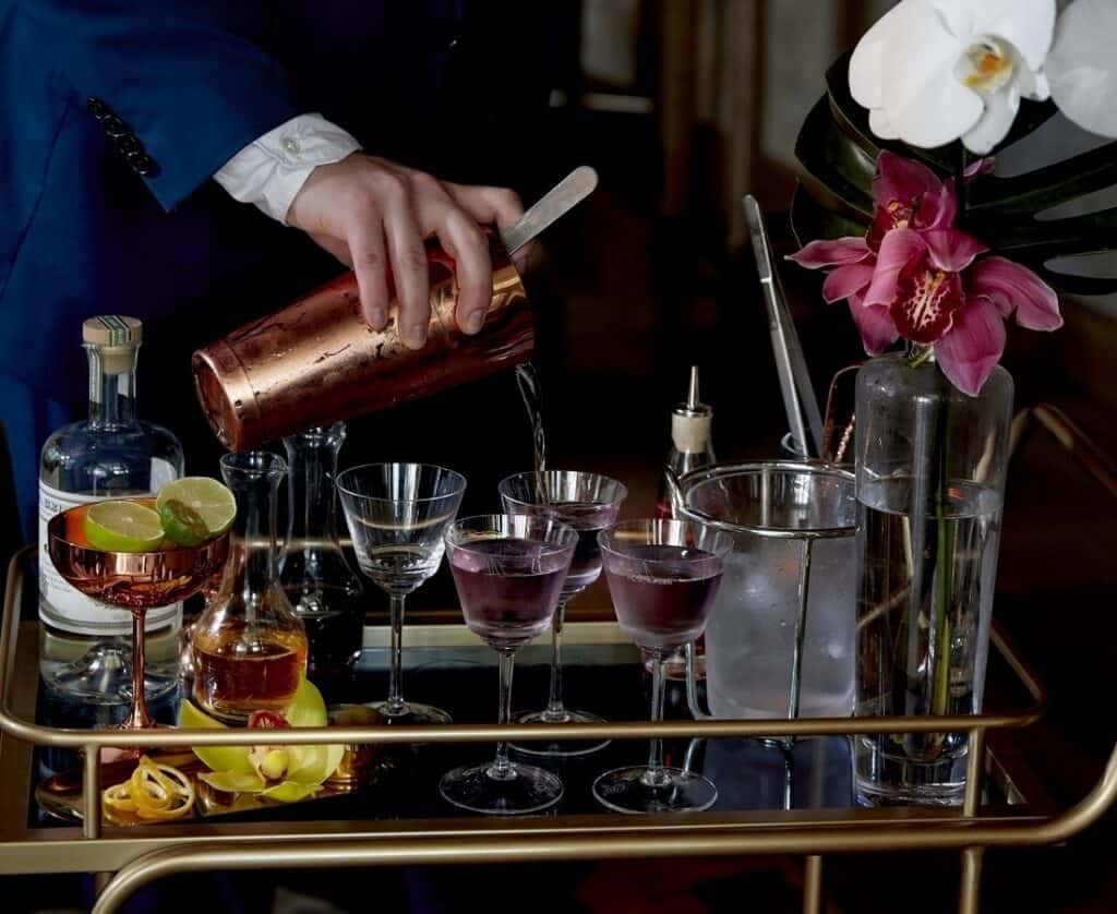 Bar Review: Astor Bar's New Menu Toasts New York's Gilded Age at The St ...